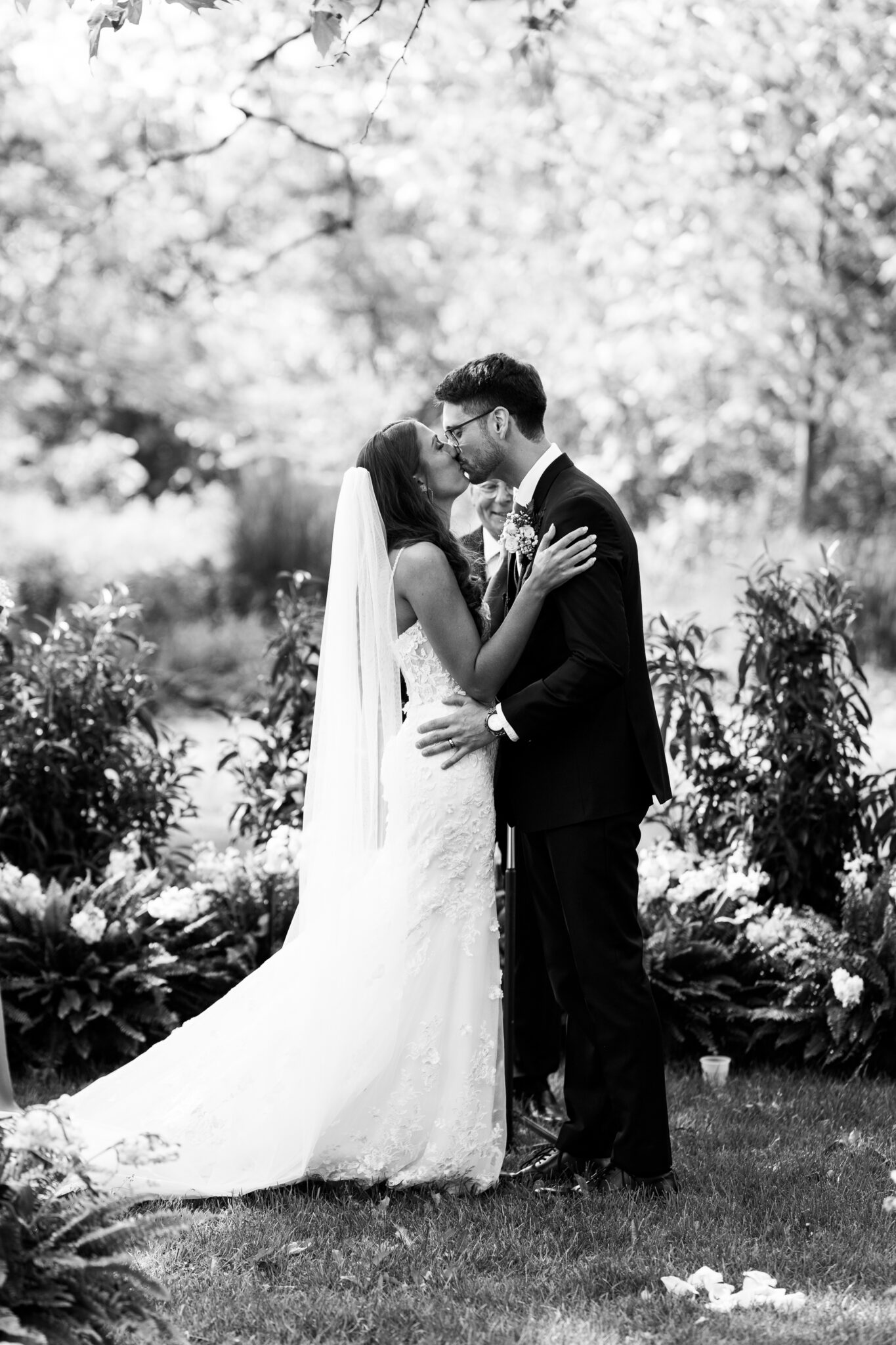 Summer Wedding at Oaks Manor | Tori & Tyler