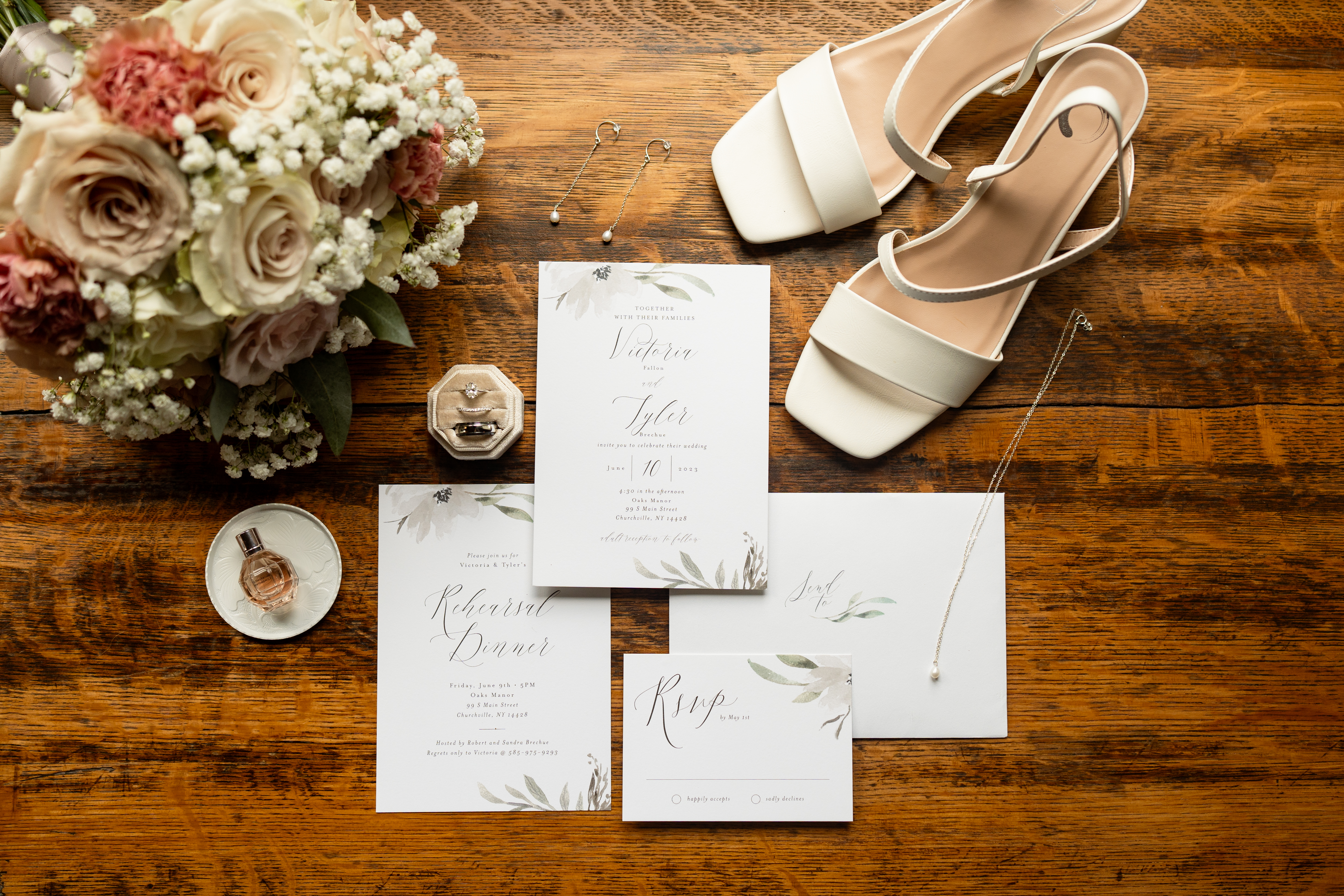 Summer Wedding at Oaks Manor | Tori & Tyler